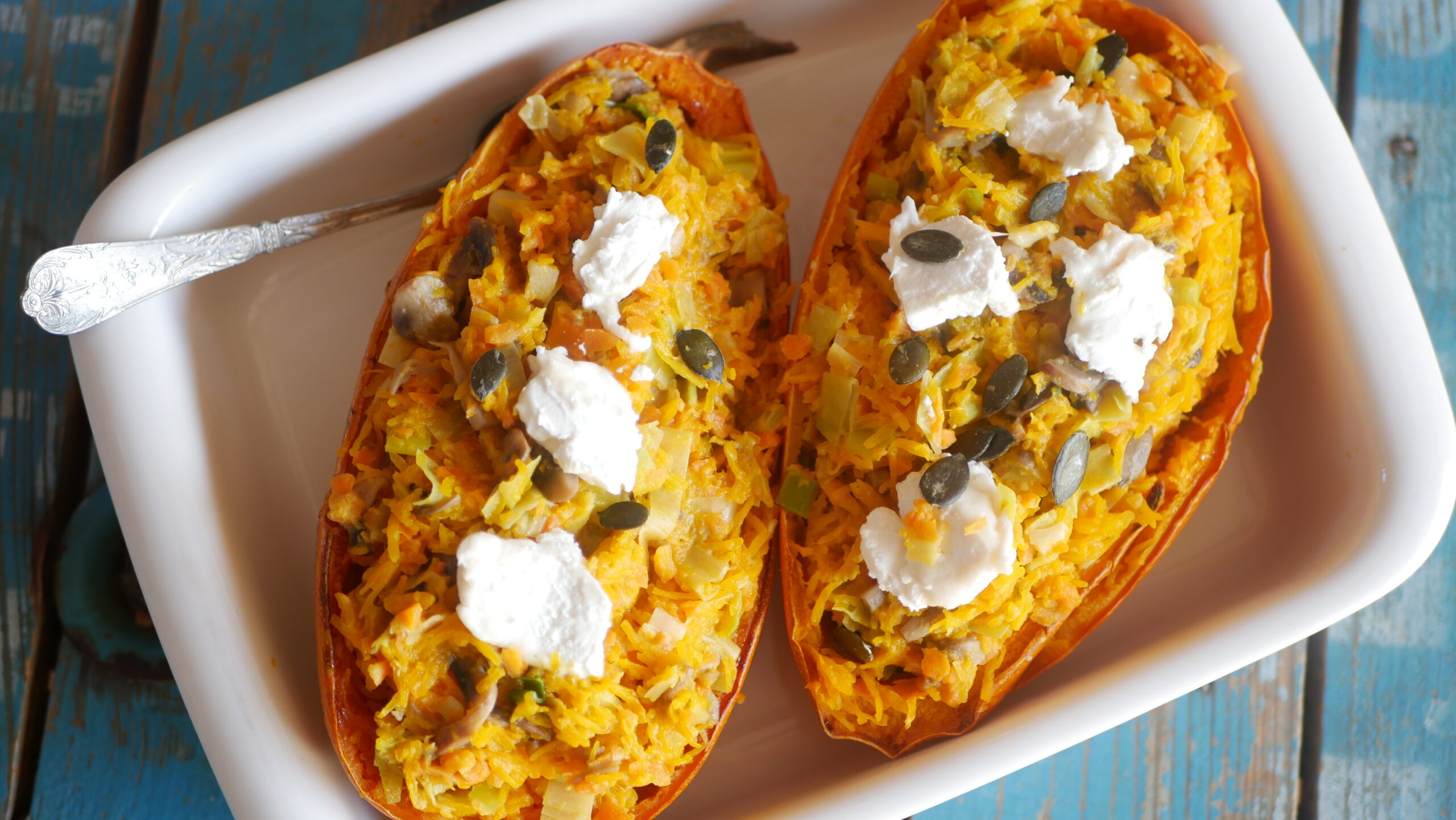 Courge SPAGHETTI farcie aux LEGUMES et au chèvre | L'atelier au bord de ...